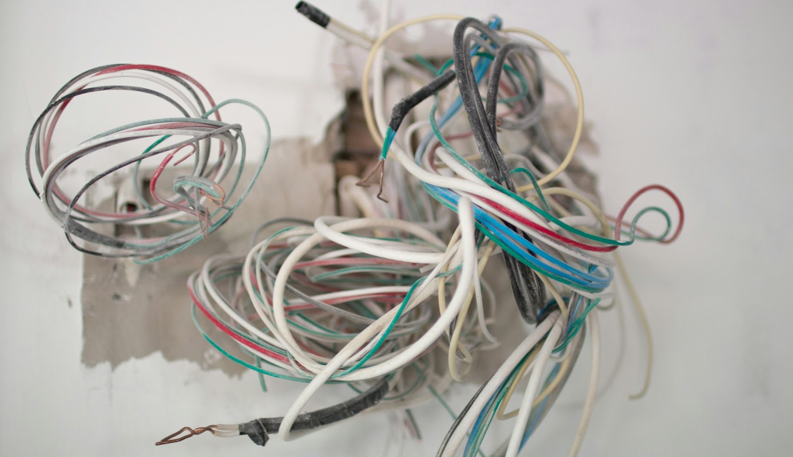 Exposed Wires Are More Dangerous Than You Think – Here’s Why